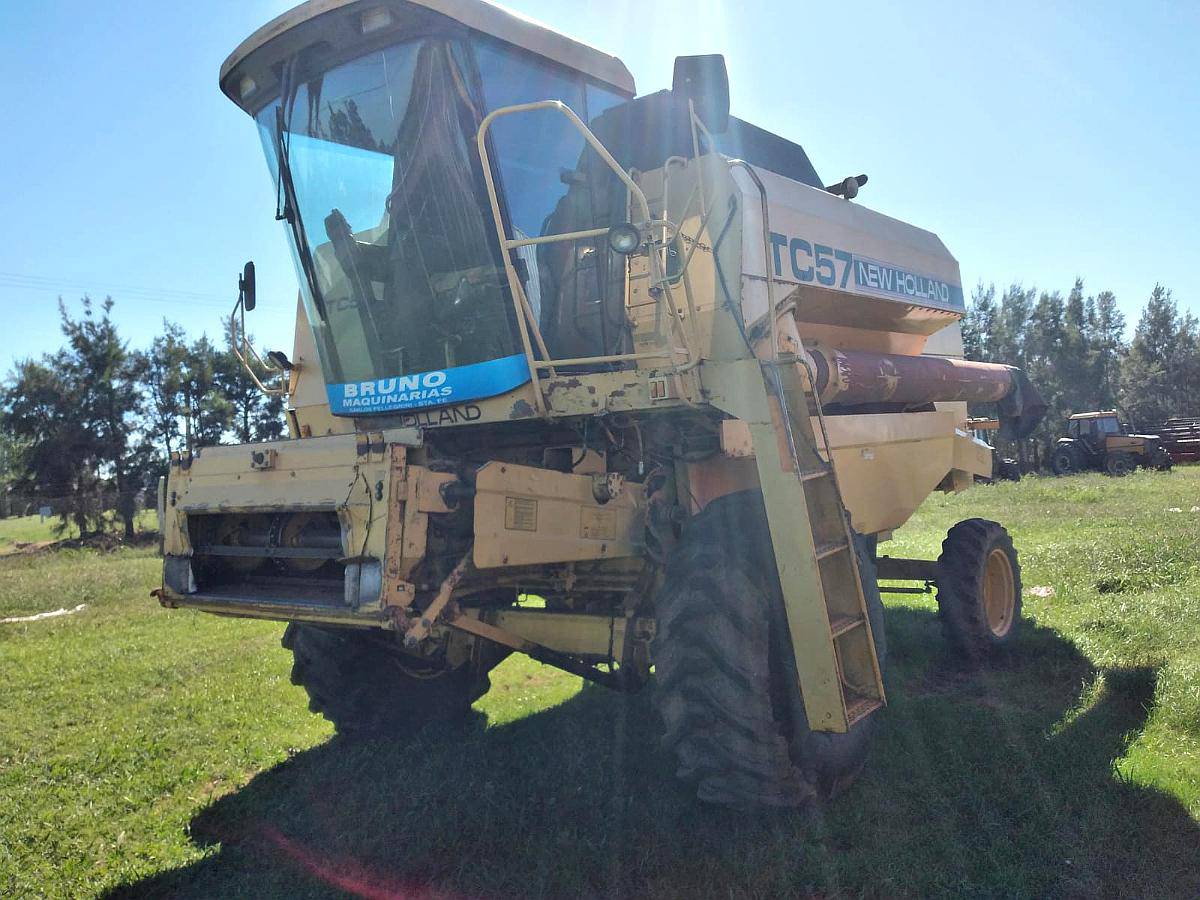 Cosechadora New Holland TC 57 - Año: 1996 - u$s 4.500 - Agroads