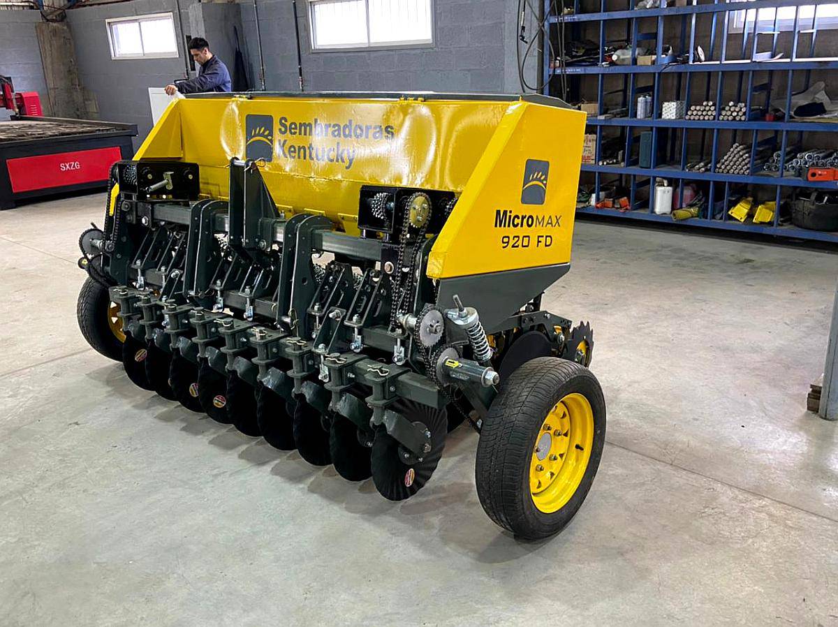 Sembradora Levante Tres Puntos para Granos Finos de 9 a 17.5 - Agroads