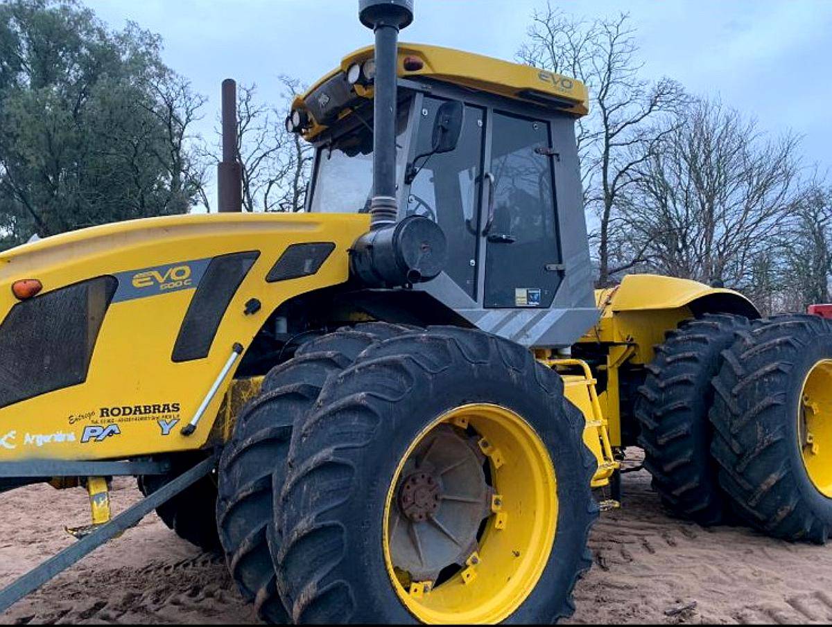Tractor Pauny 500 EVO 2011 - 200 HP - Centro Cerrado - Agroads