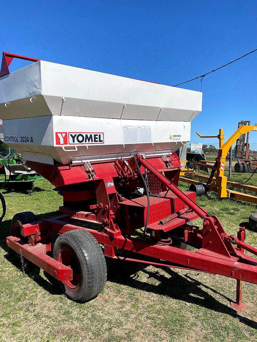 Fertilizadora Yomel 3.000 Litros Control 3.000 Kilos - Agroads