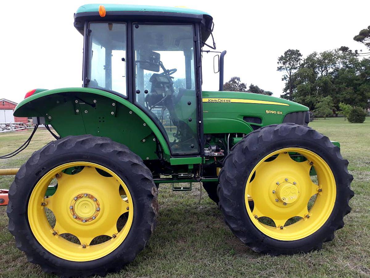 Pulverizadora Jacto Advance 3000 y Tractor Alto Despeje - Agroads