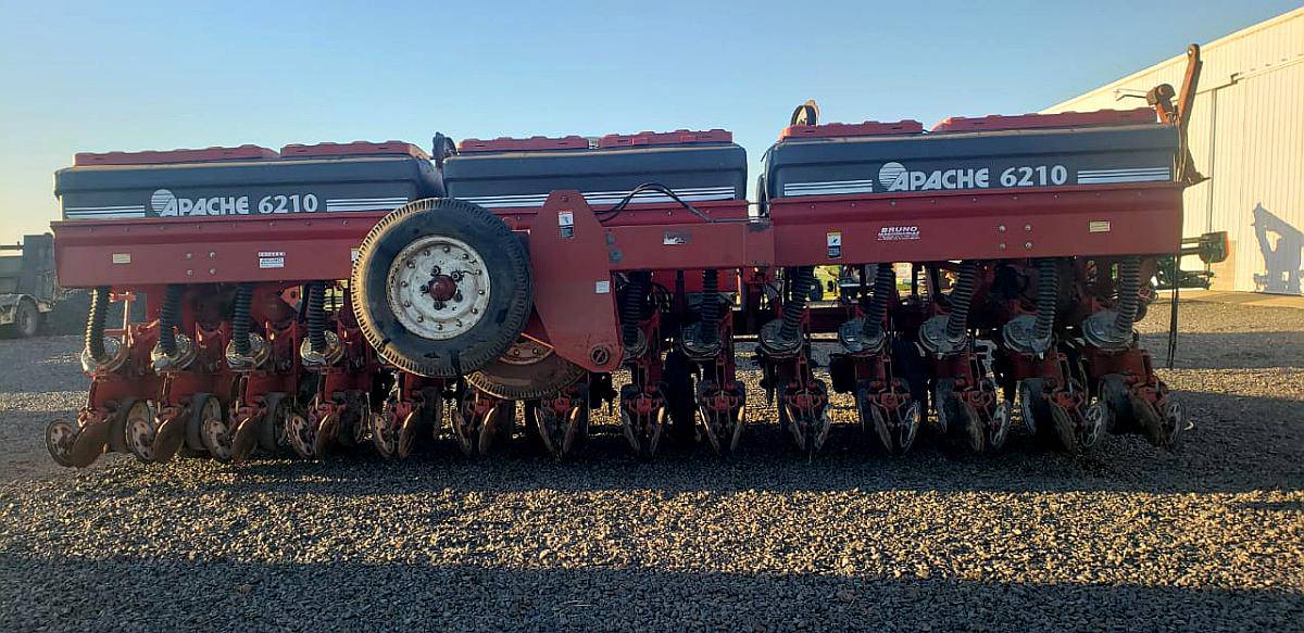 Sembradora Apache 6210 de Granos Gruesos, año 2009 - Agroads