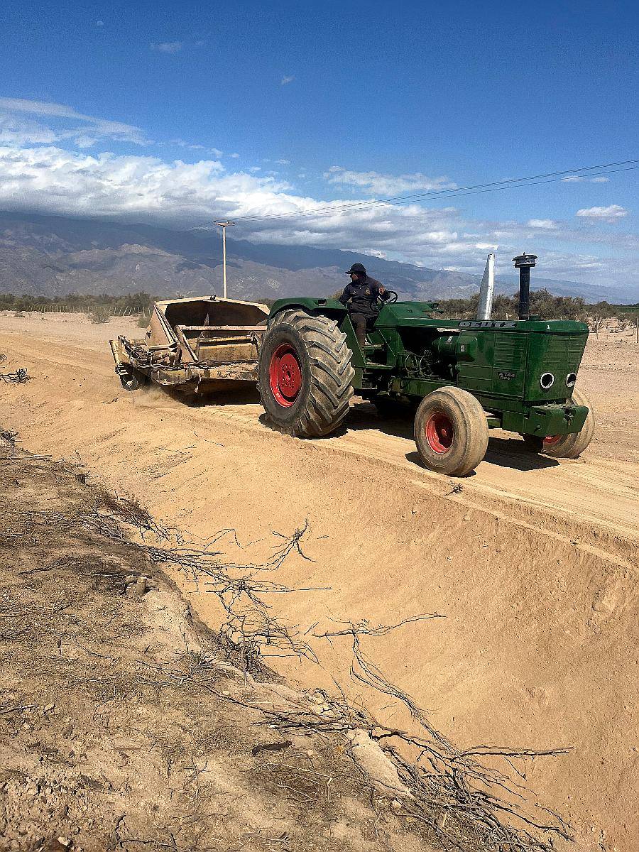 Deutz A144 con Pala Cañomatd - Año: 1980 - u$s 27.000 - Agroads