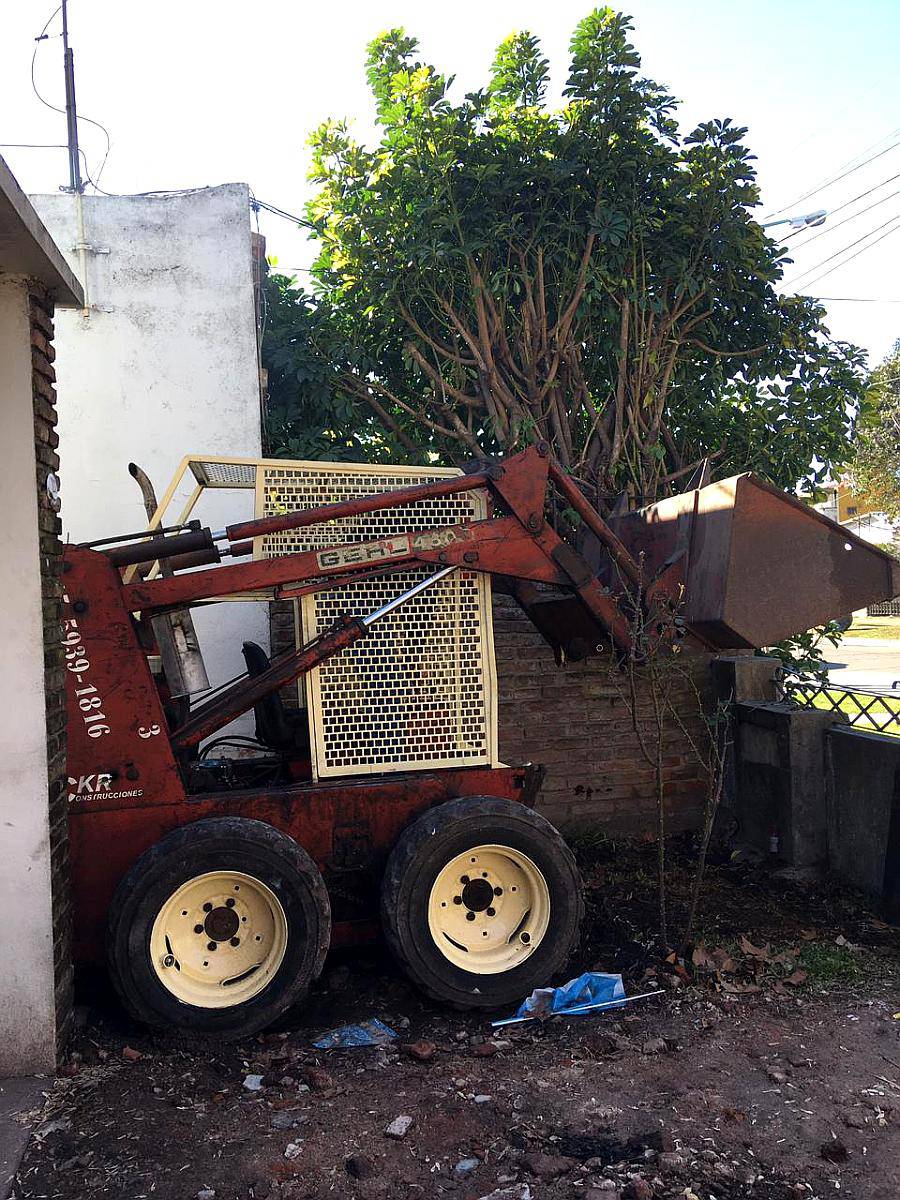 Mi,icargadora Gehl 4600 Mod 83 - Año: 1983 - u$s 6.800 - Agroads