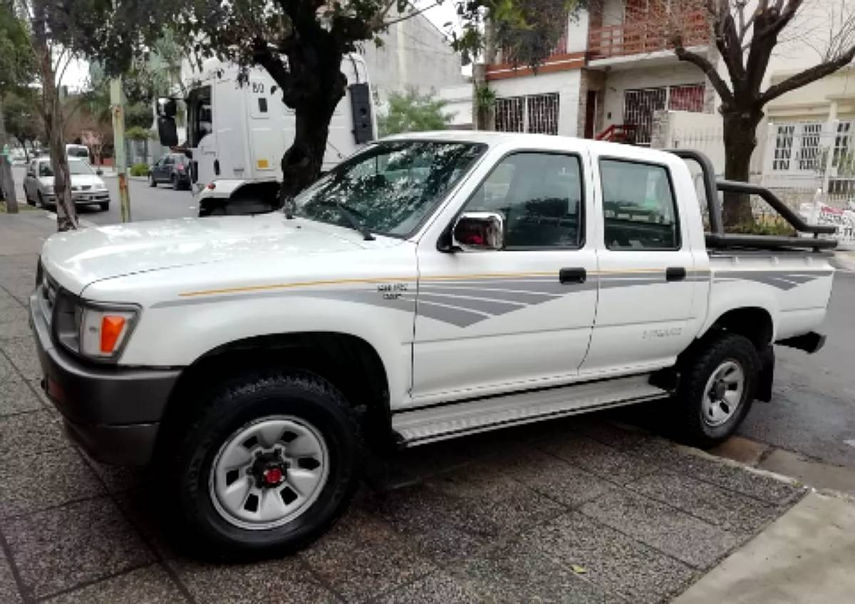 Toyota Hilux 4X4 MD 99 Impecable Financio - Año: 1999 - Agroads (cod ...