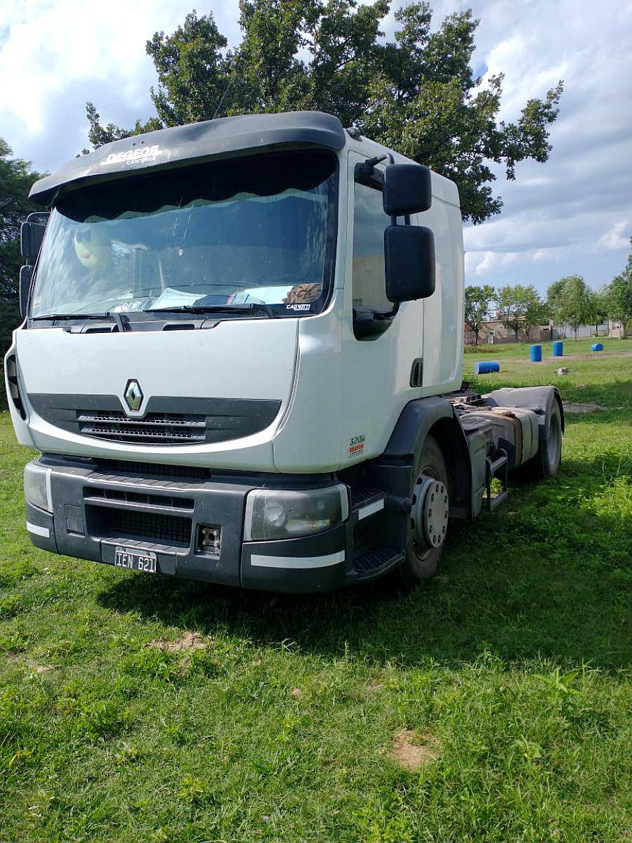 Renault 320 DXI 2009 - Año: 2009 - $ 3.400.000 - Agroads