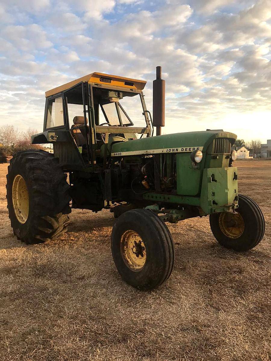 Tractor John Deere 4420 - Agroads