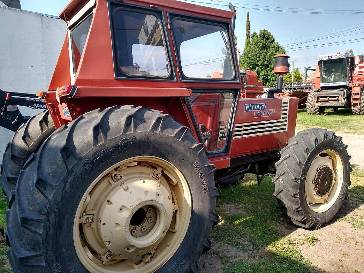 Tractor Fiat 880 Doble Tracción - Año: 1990 - u$s 19.950 - Agroads