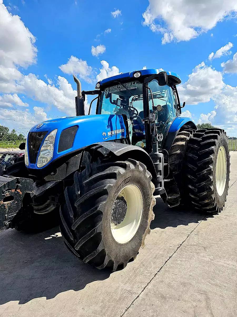 New Holland T7 245 con Duales (245hp) L.G - Año: 2012 - Agroads