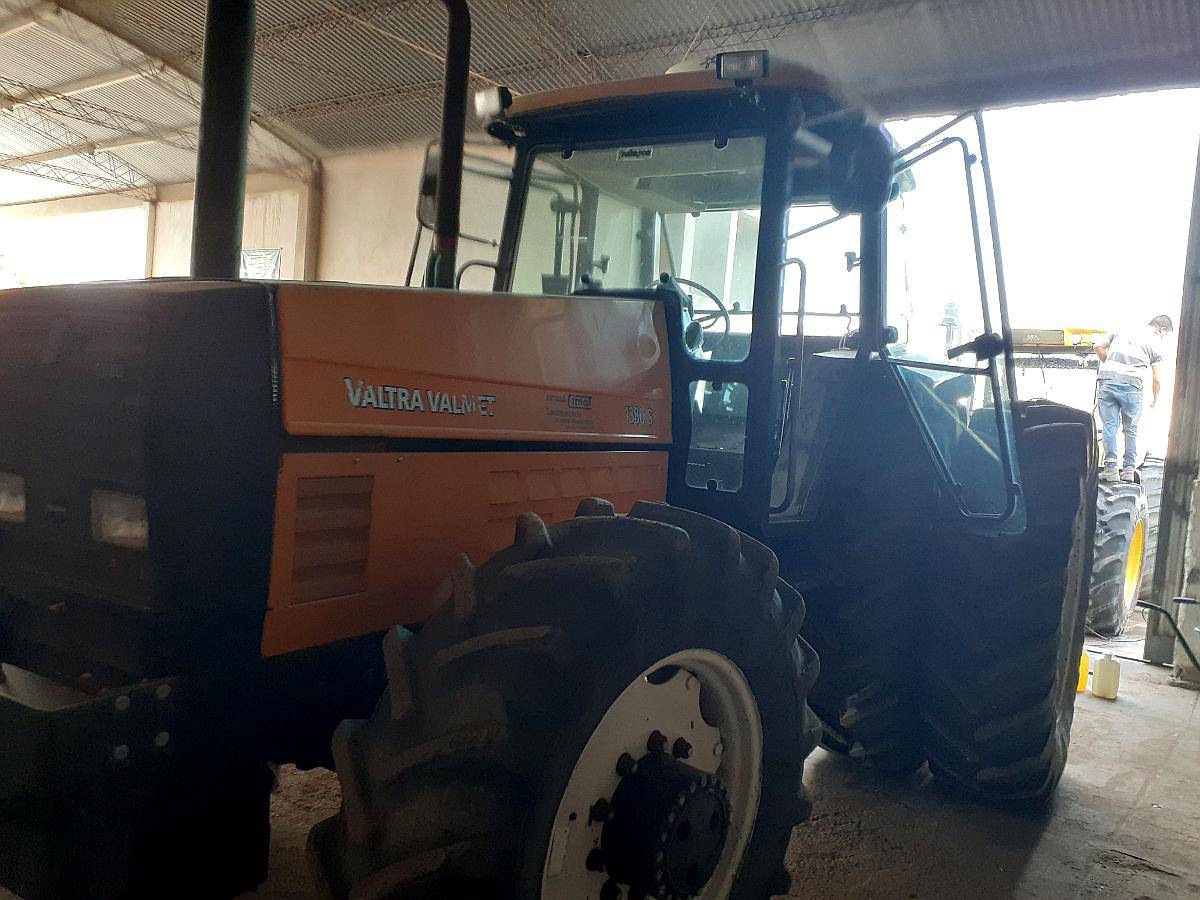 Valtra Valmet. 6000 Horas . Cubiertas Radiales - Año: 2004 - Agroads