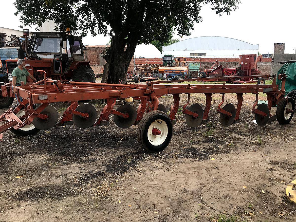 Arado de 7 Rejas Gherardi - $ 100.000 - Agroads