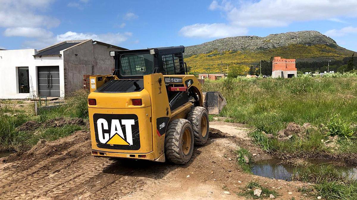 Minicargadora CAT 216 B3. - Año: 2017 - u$s 29.000 - Agroads