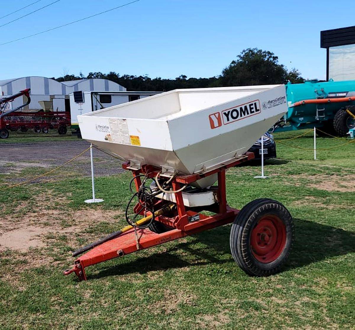 Fertilizadora Marca Yomel RDA 1050 - $ 800.000 - Agroads