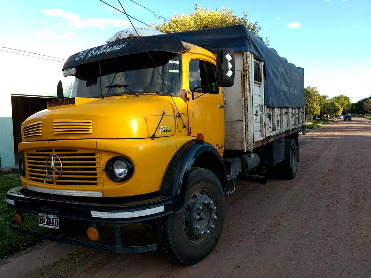 Vendo o Permuto Camion Mercedes 1521 con Acoplado Enganchado - Agroads (cod: 681773)