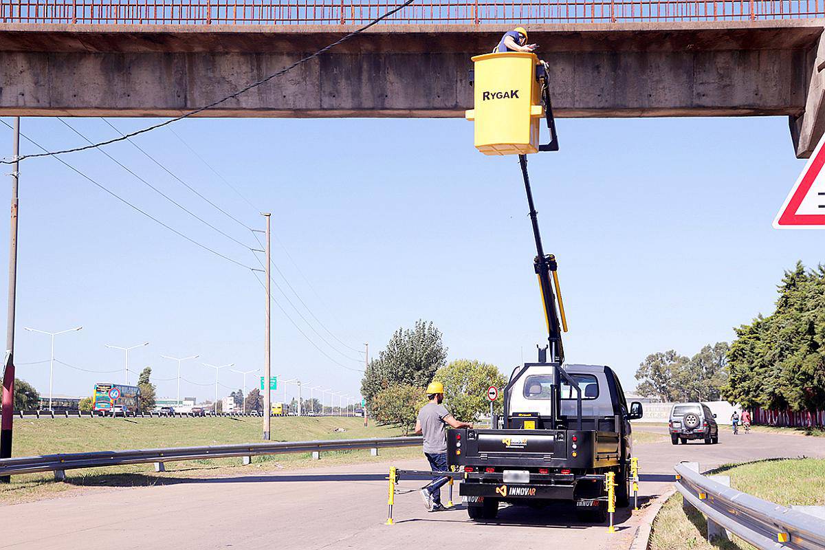 Hidrogrúa Electro Hidráulica Barquilla Elevador Grúa Liviana - Agroads