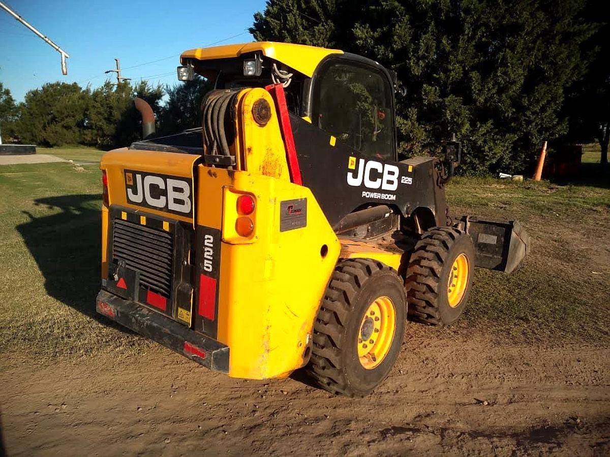 Vendo Minicargadora JCB año 18 - Año: 2018 - Agroads