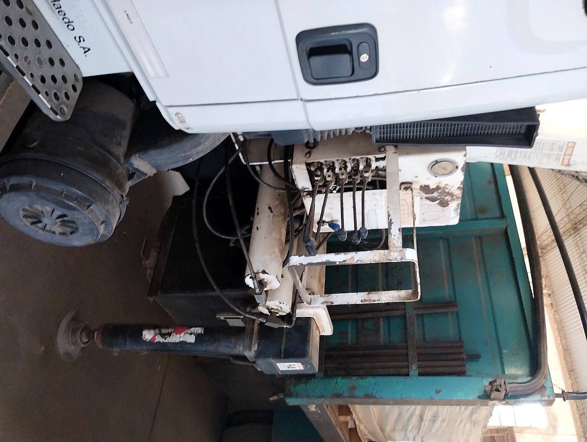 Mercedes Benz L 1620 año 2005 con Hidrogrubert - Año: 2005 - Agroads