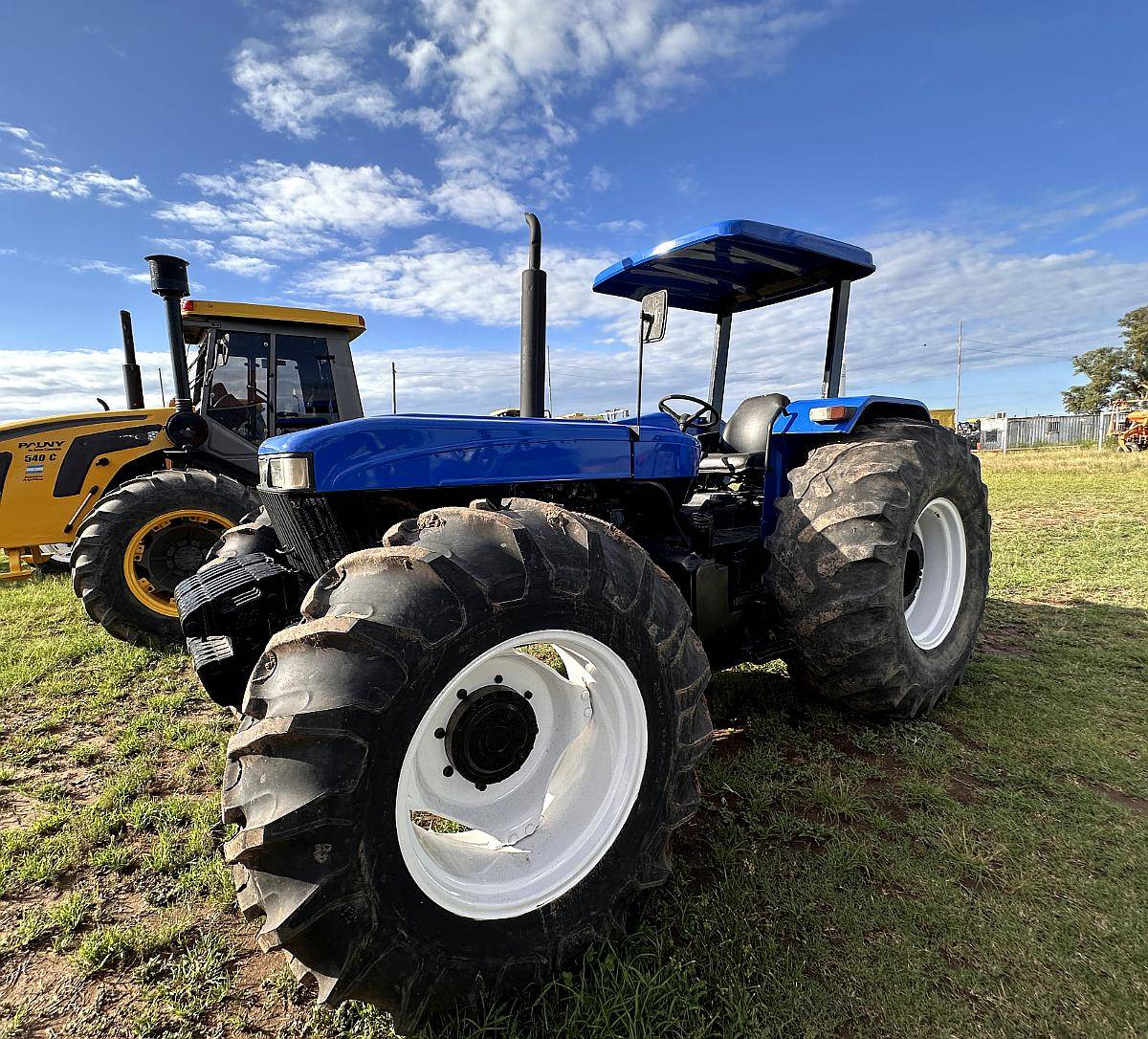 New Holland 8030 año 2013 - Año: 2013 - u$s 55.000 - Agroads