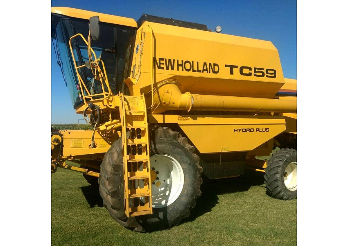 Cosechadora TC 59 - año 2004 - Plataf. 23 Pies - 3500 H - Agroads