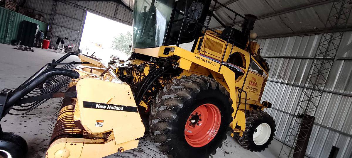 New Holland FX 60 año 2006 sin Cabezal - Año: 2006 - Agroads