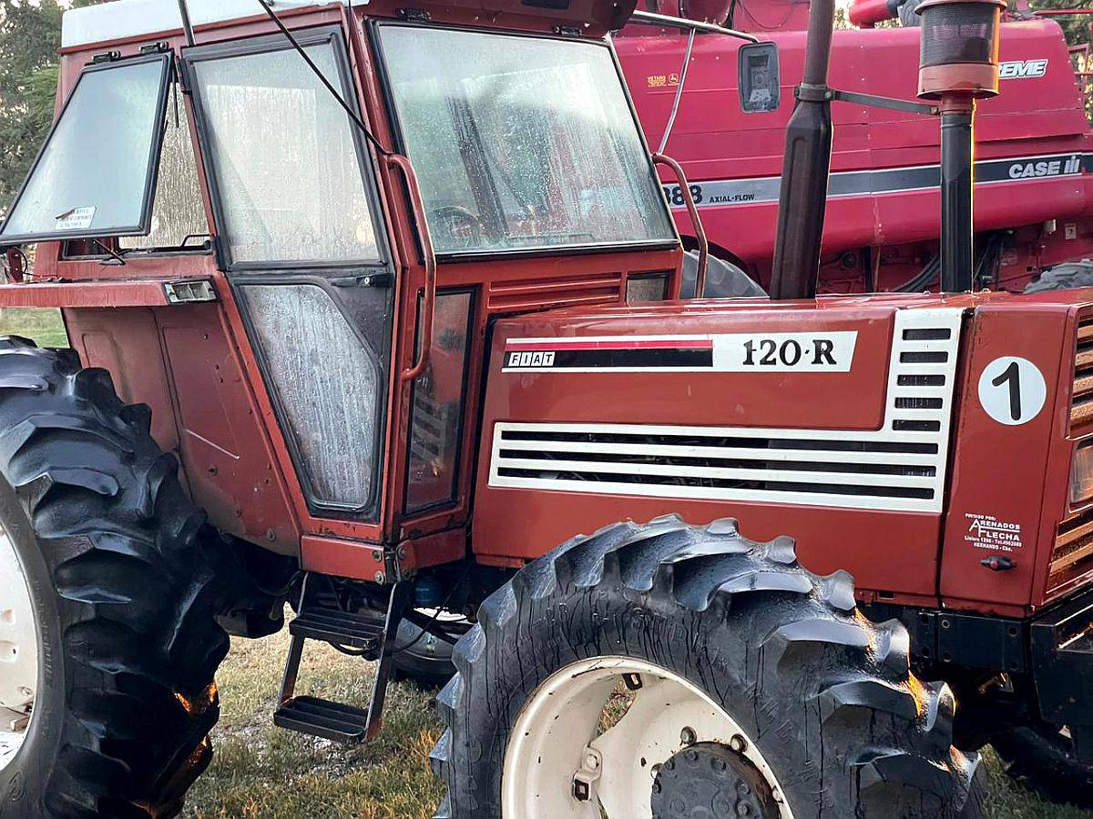 Tractor Fiat 120 R, año 1995, Doble Tracción, 6 Cilindros - Agroads