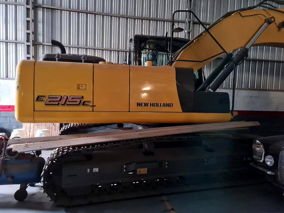 Vendo Retro New Holland e 215 C - Año: 2020 - Agroads