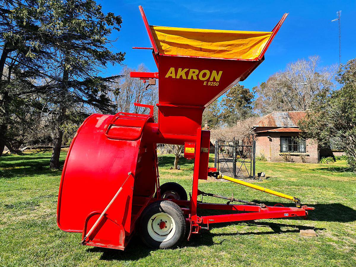 Embolsadora Akron 9250 e - Año: 2012 - $ 2.000.000 - Agroads