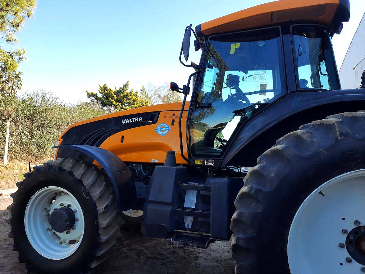 Tractor Valtra Bt210, 224 HP, año 2017, 2.800 HS, Piloto - Agroads