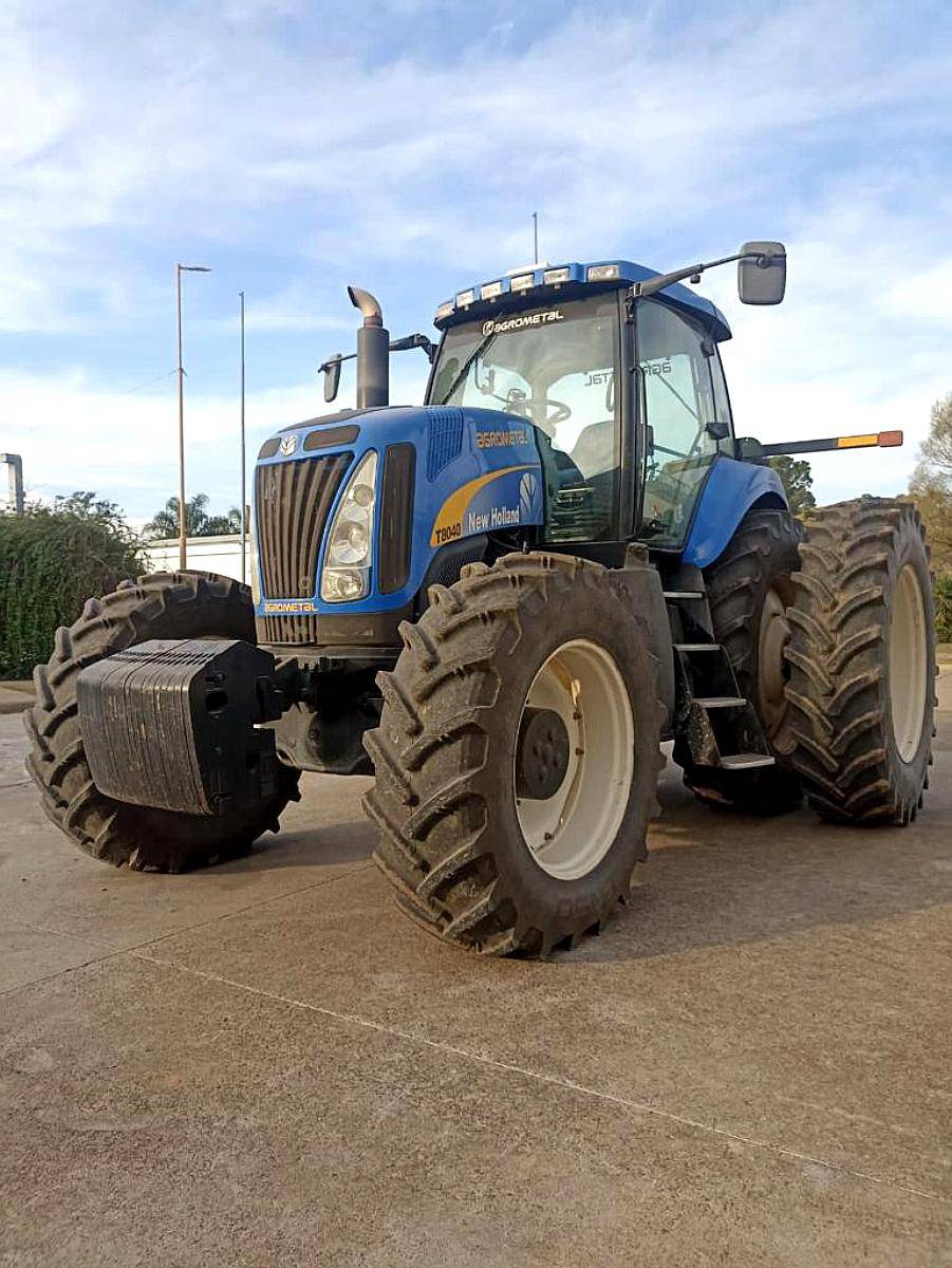Tractor New Holland T8040 - Año: 2010 - u$s 194.000 - Agroads