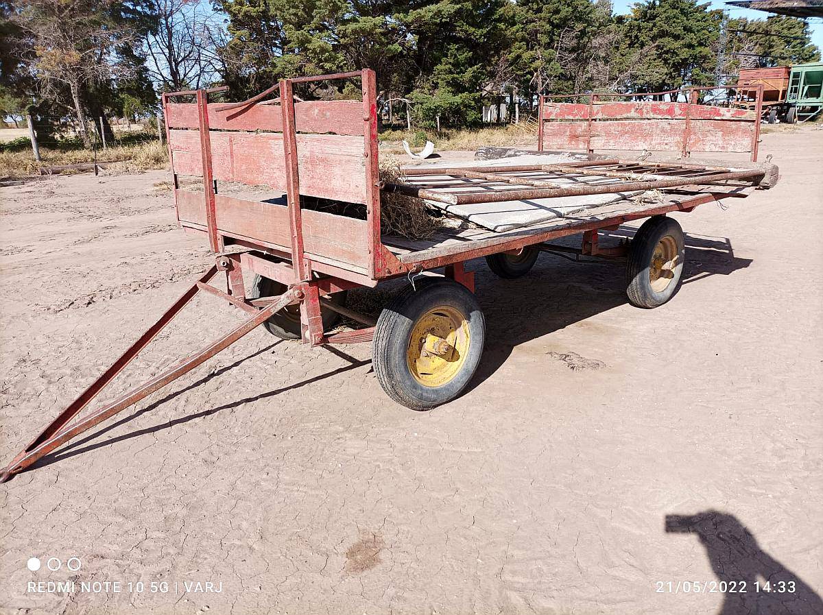 Playo de 6 X 2 Mts. Cubiertas 900x 20. de 8 TN - u$s 3.500 - Agroads