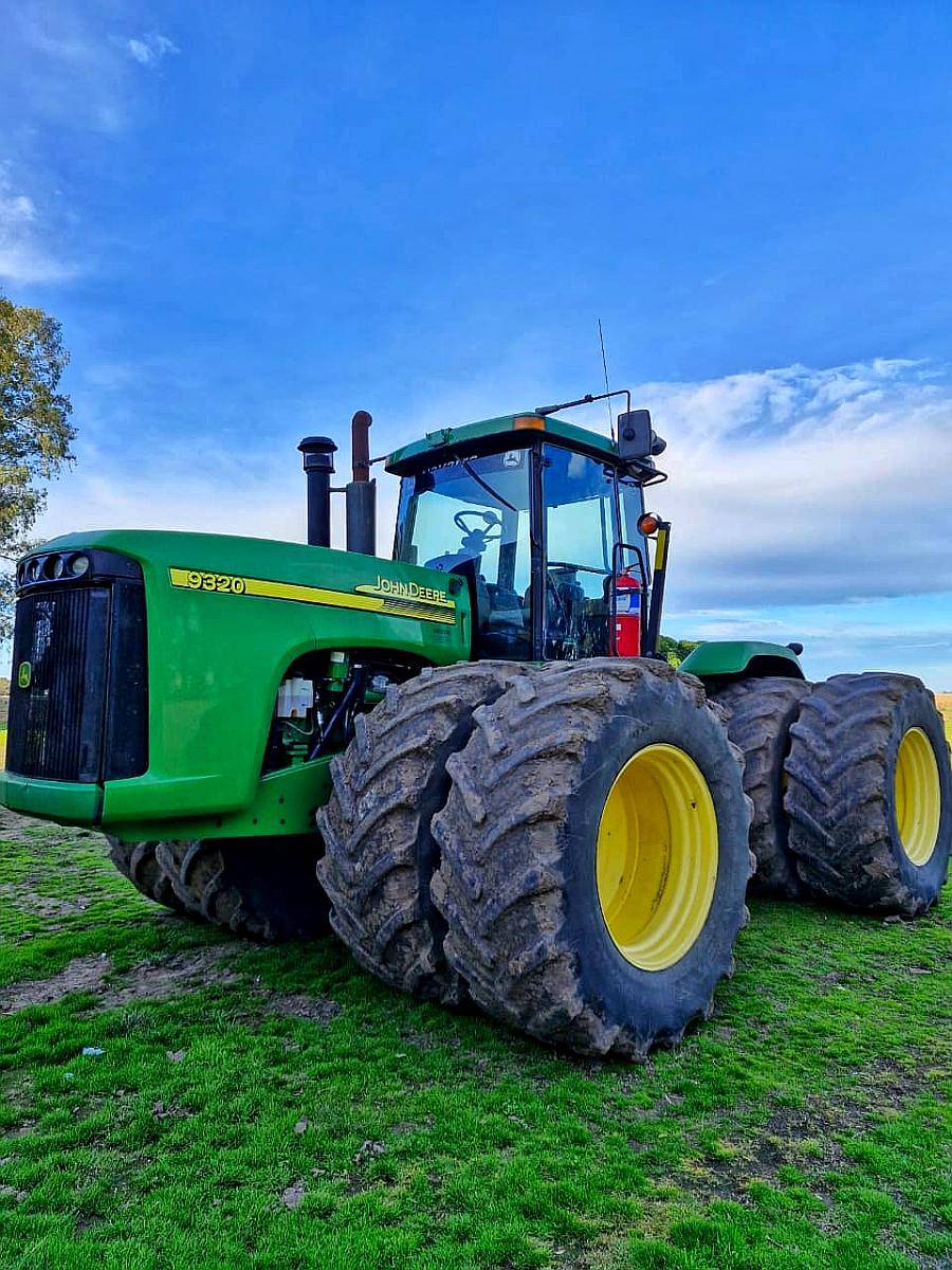Tractor John Deere 9320 año 2005 de 375 HP - Año: 2005 - Agroads