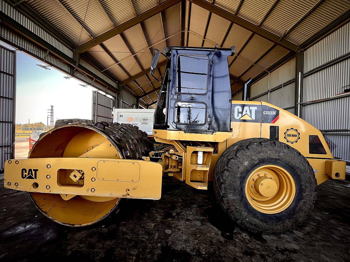 Vibrocompactador Caterpillar Cs533e 5.200 Horas - Año: 2008 - Agroads