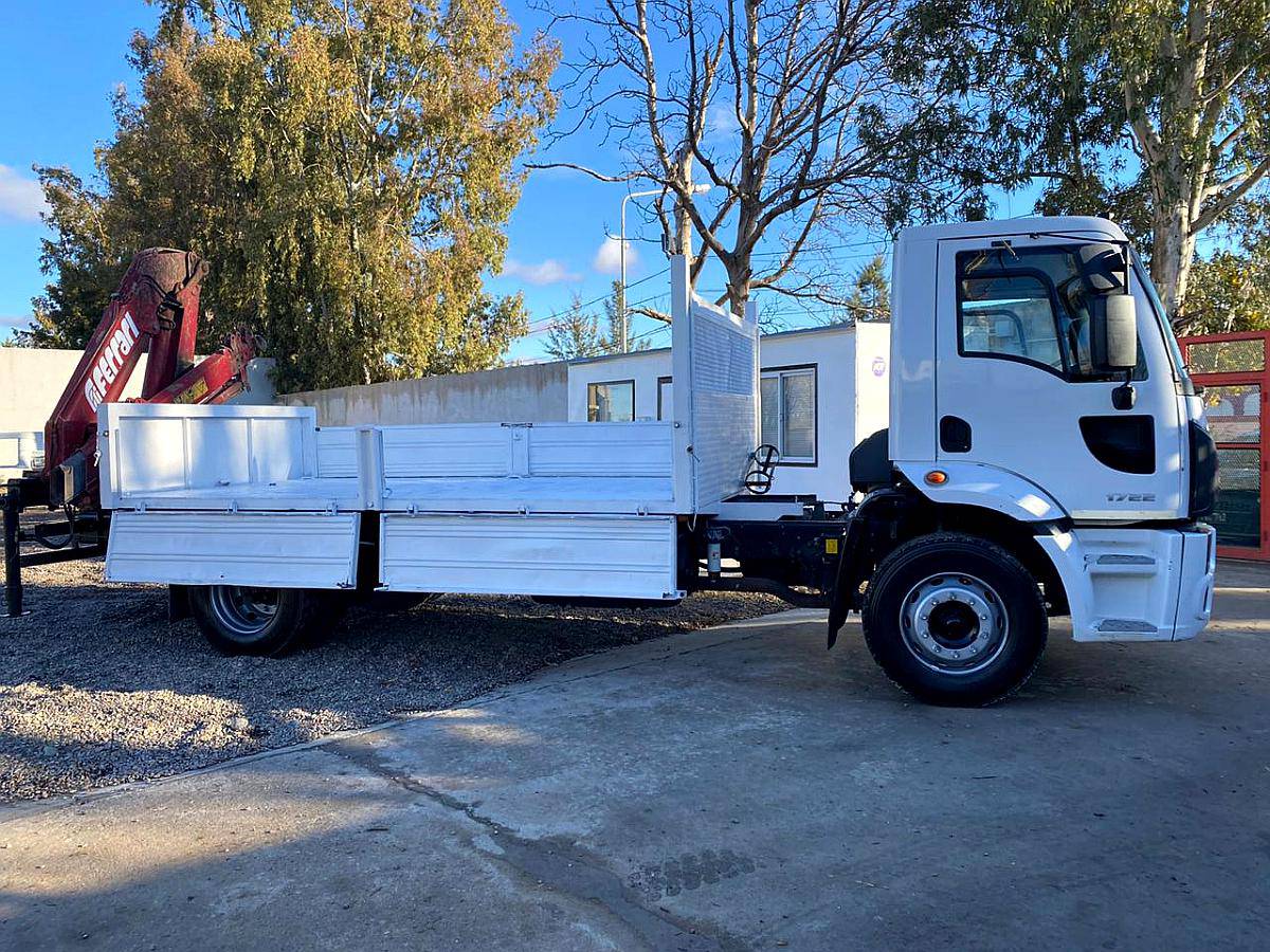 Ford Cargo 1722 con Hidrogrua - Año: 2014 - $ 4.800.000 - Agroads