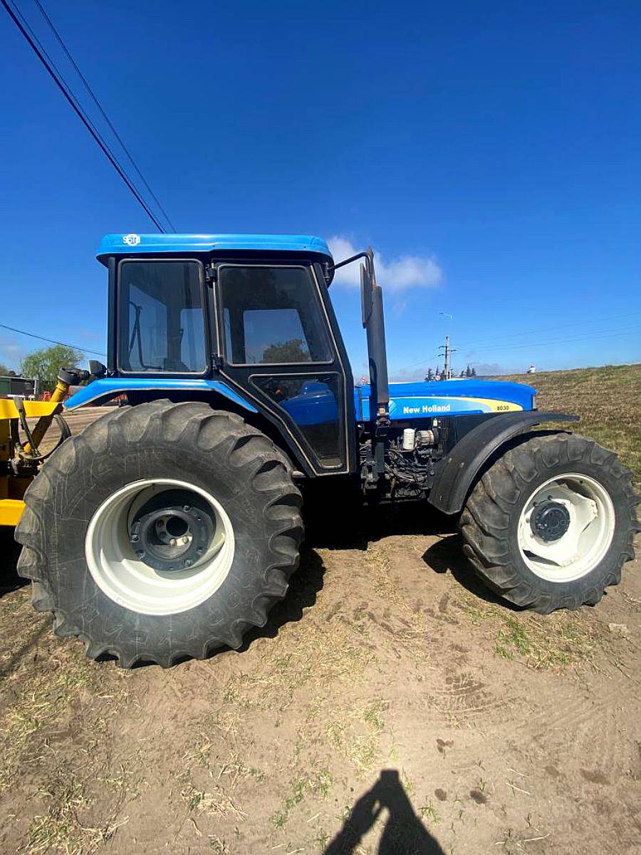 Tractor New Holland 8030 2013 - 130 HP - Tres Puntos - Agroads