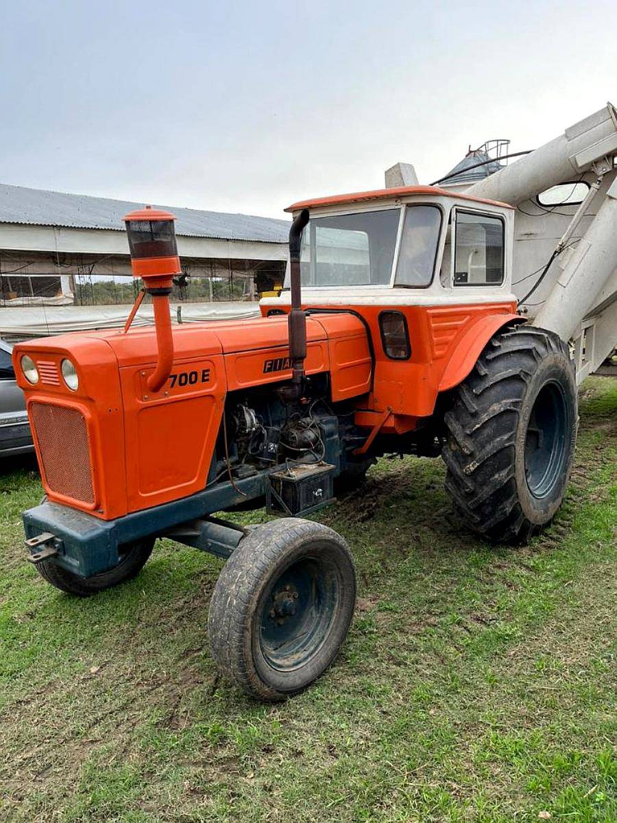 Tractor Fiat 700e año 1977 con Levante Hidráulico - Agroads