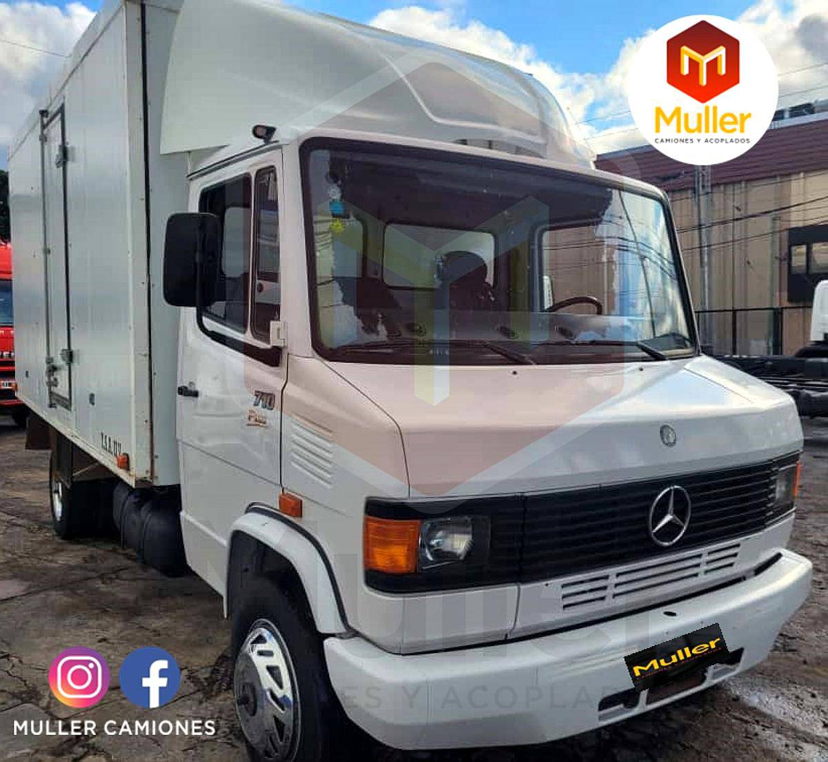 Mercedes Benz 710 Modelo 2013 con Caja Térmica y Equipo - Agroads