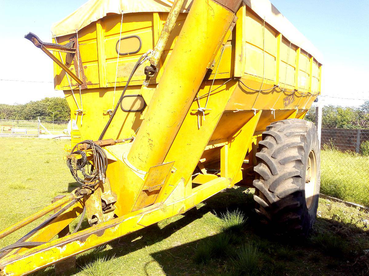 Tolva Auto Descargable de 14 TN con Balanza Excelente - Agroads