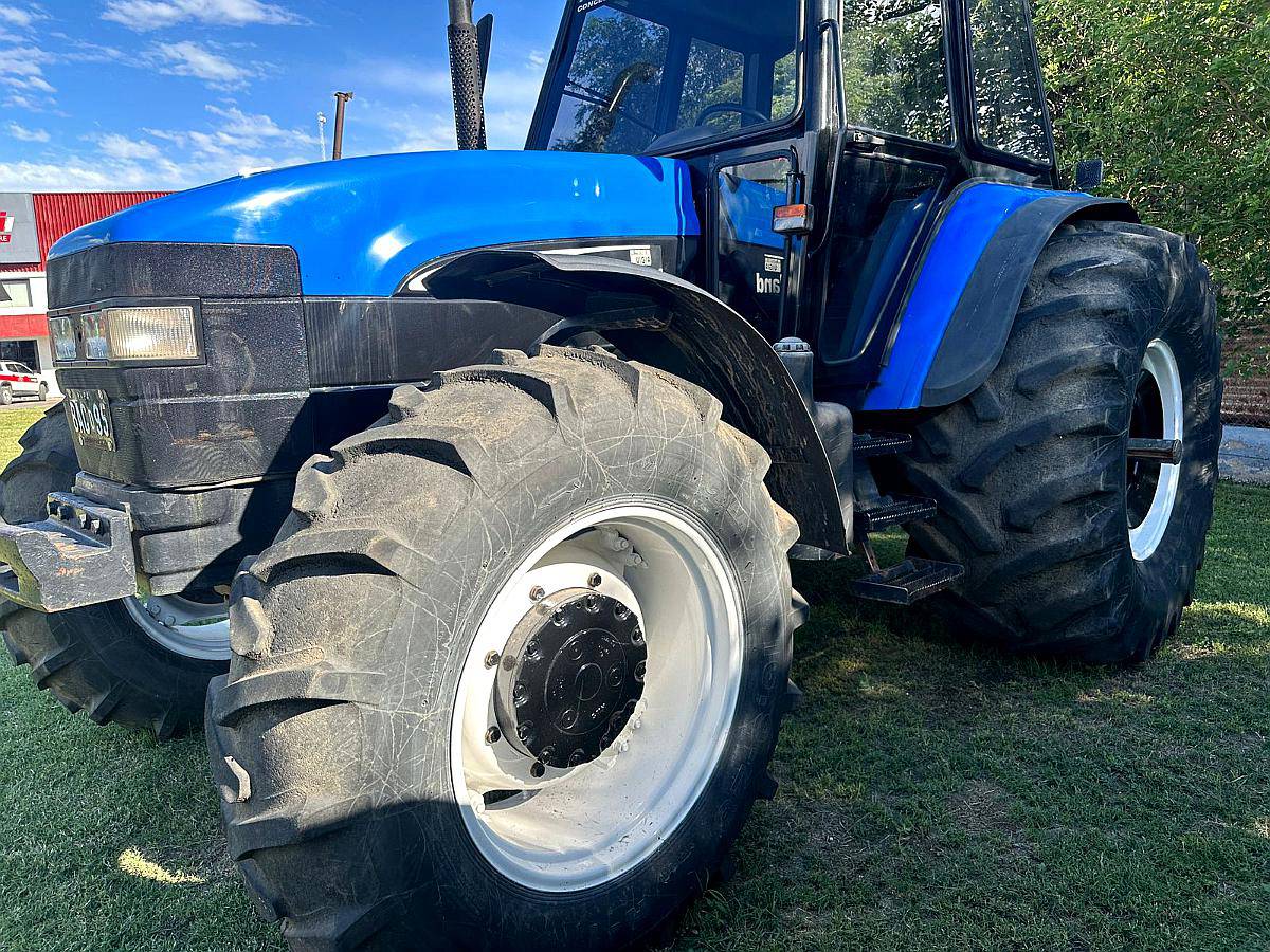 Tractor New Holland TM150 2005 - 6.000 Horas - Año: 2005 - Agroads