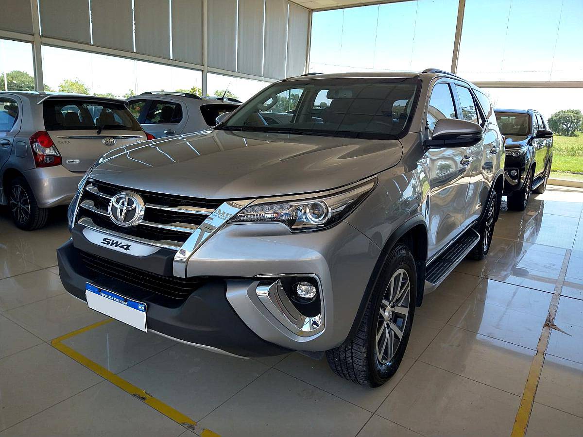 Toyota SW4 4X4 SRX A/T Tapizado Cuero 7 Asientos - Agroads