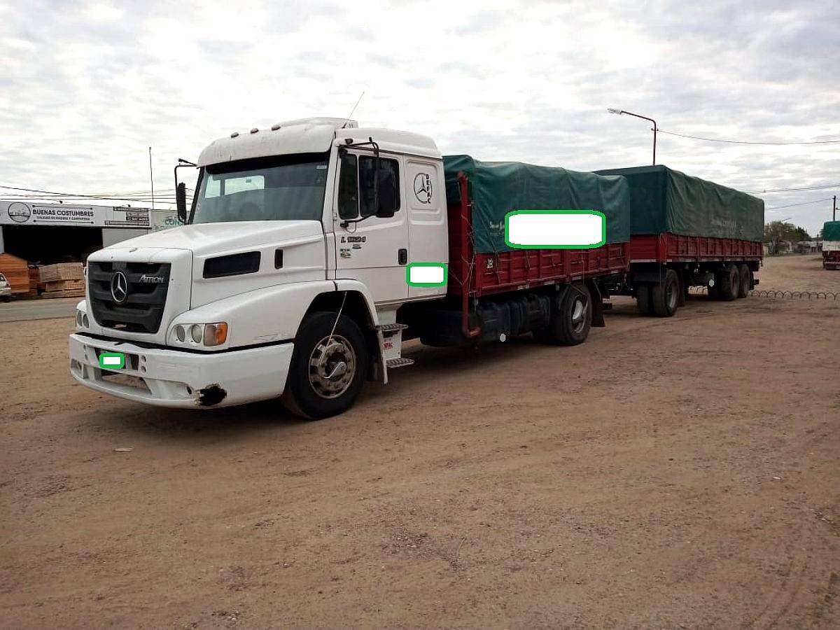 Mercedes 1624 Modelo 2014 con Acoplado Lambert 2015 - Agroads