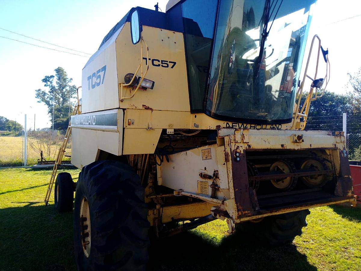 Cosechadora New Holland TC 57 - año 1996 - Año: 1996 - Agroads