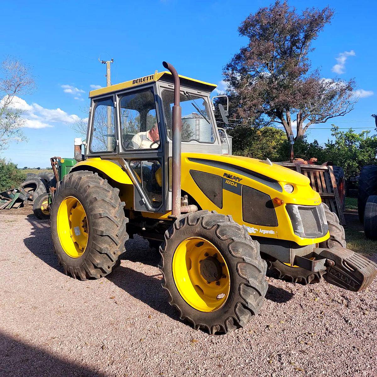 Tractor Pauny 180 A. Doble Tracción. Tres Puntos - Agroads