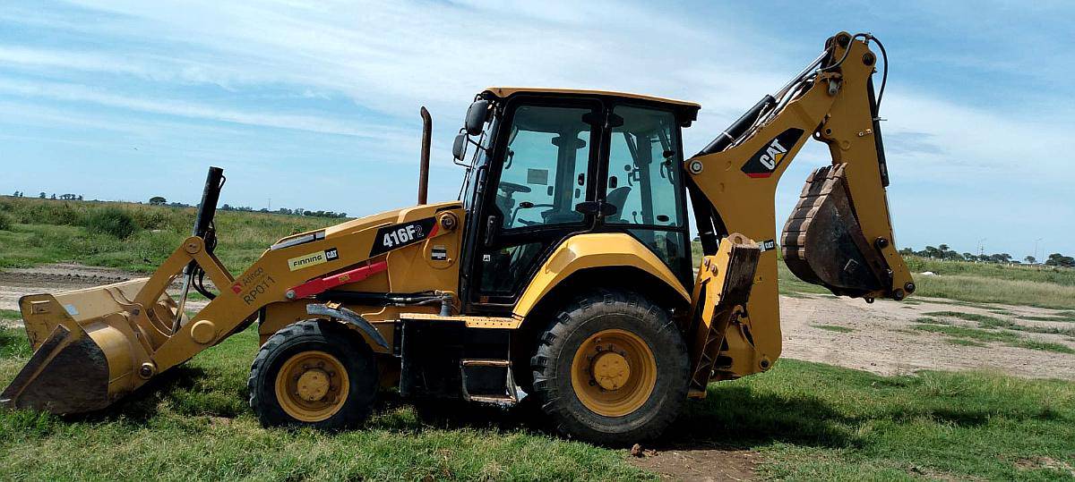 Retro Caterpilar 416f año 2018. 7300 Hs Doble Traccion - Agroads