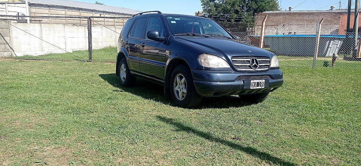 Mercedes Benz ML230 Nafta/gnc 4X4 - Año: 2001 - u$s 11.000 - Agroads