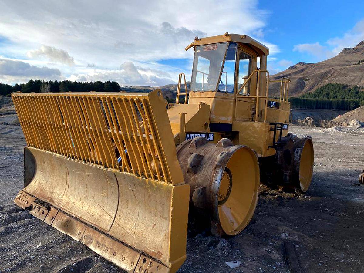 8m Solo por Jueves y Compactador Caterpillar 816 B Modelo 86 - Agroads