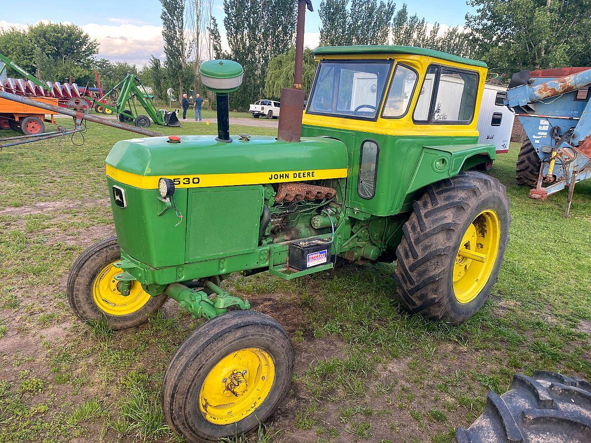 Tractor John Deere 3530 - Agroads