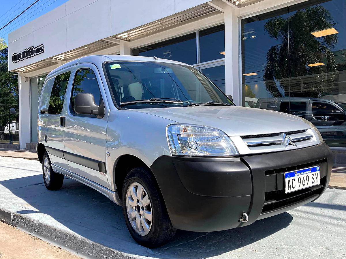 Citroen Berlingo Furgon HDI 92 Business Mixto 5 AS año 2018 - Agroads