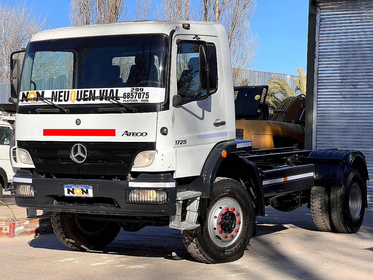 Mercedes Benz Atego 1725 4X4 Chasis 2012 - Año: 2012 - Agroads