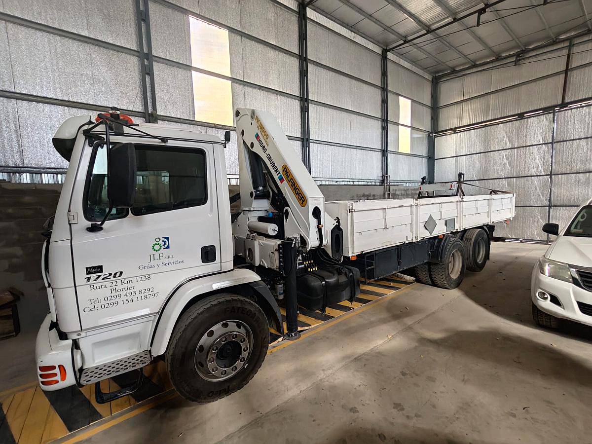 Camión con Hidrogrúa 2015 - Año: 2015 - u$s 120.000 - Agroads