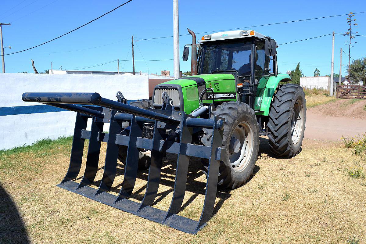 Rastrillo Frontal de Limpieza Adapt. a Cargador Tractor Topa - Agroads